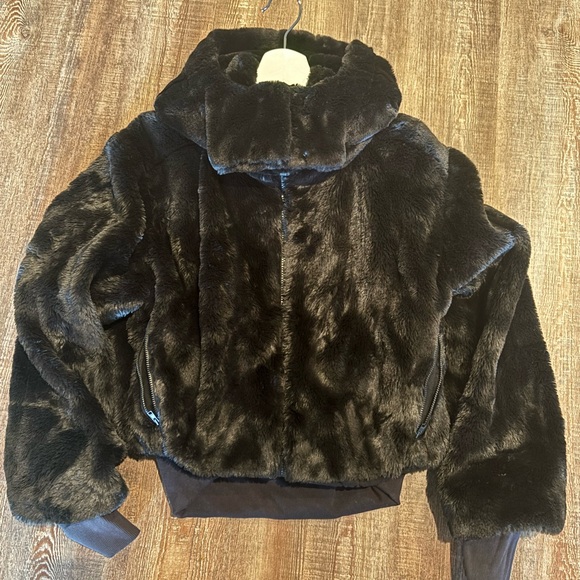 ALO Yoga | Jackets & Coats | Alo Yoga Black Faux Fur Foxy Jacket | Poshmark
